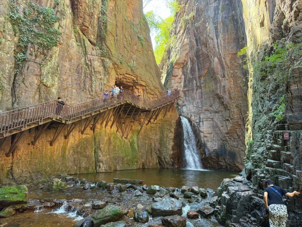 2026 Luoyang Travel Guide: History, Sights & Tips